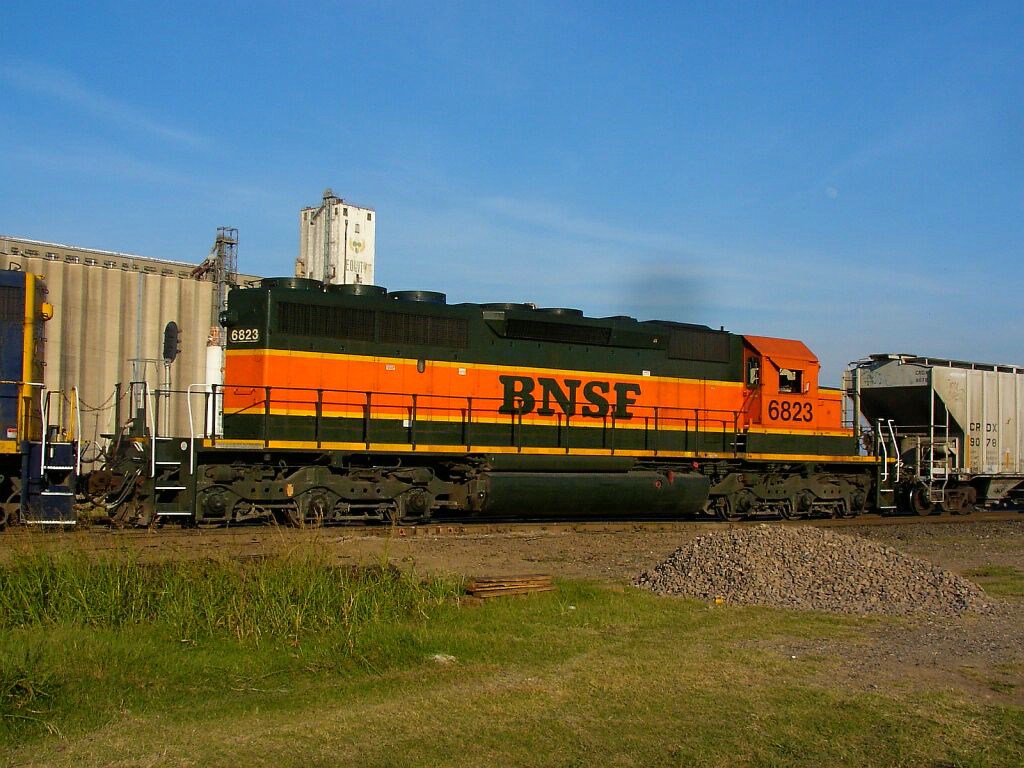 BNSF 6823